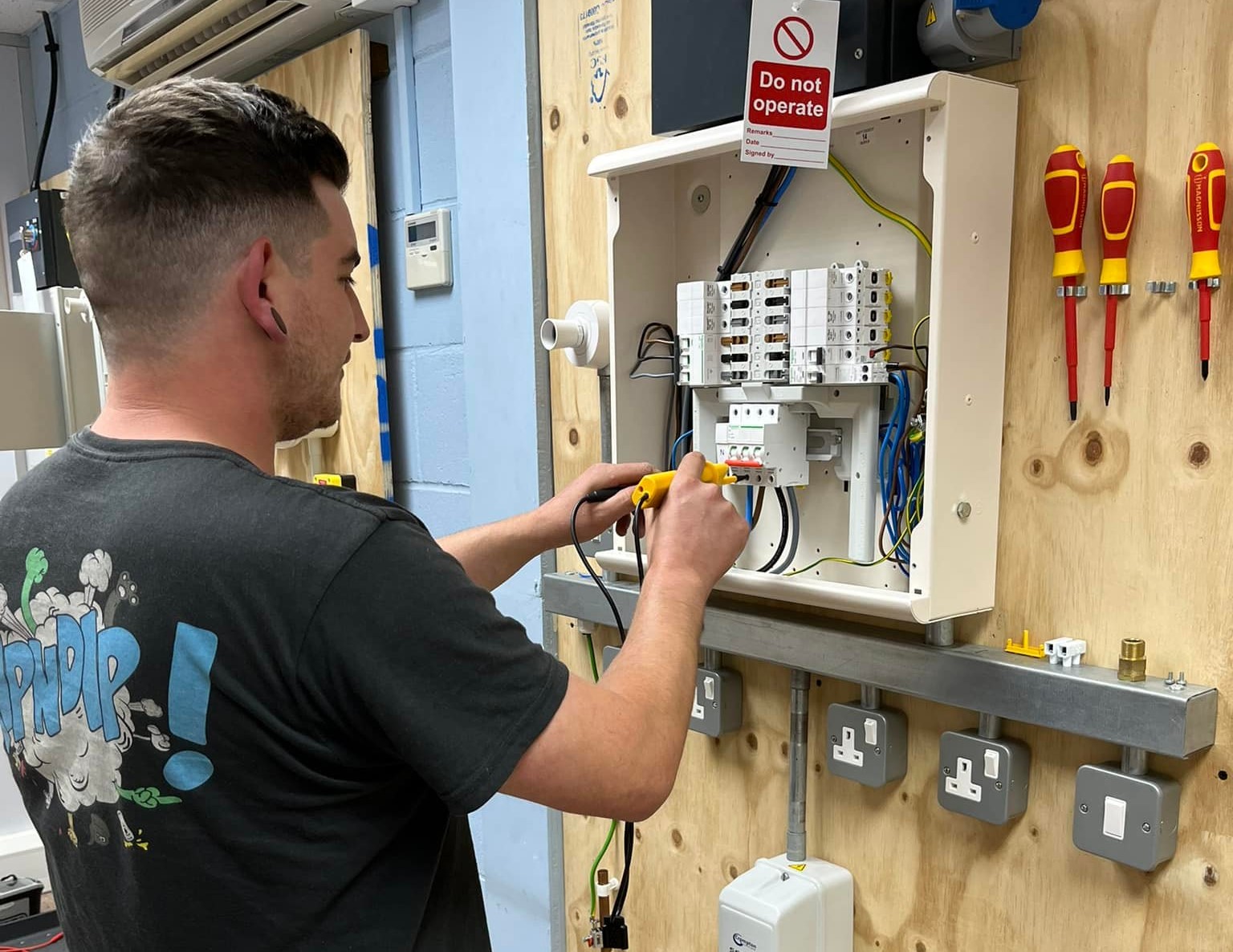 Electrician exam - Electrical Courses Ltd